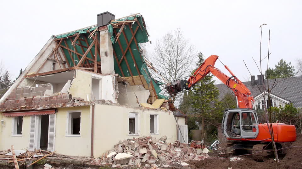 Travaux de démolition sur un terrain : étapes et procédures
